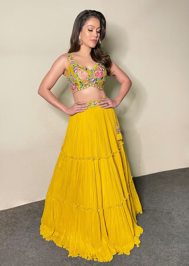 12 Amazing Haldi Outfit Ideas for Bride - KALKI Fashion Blog