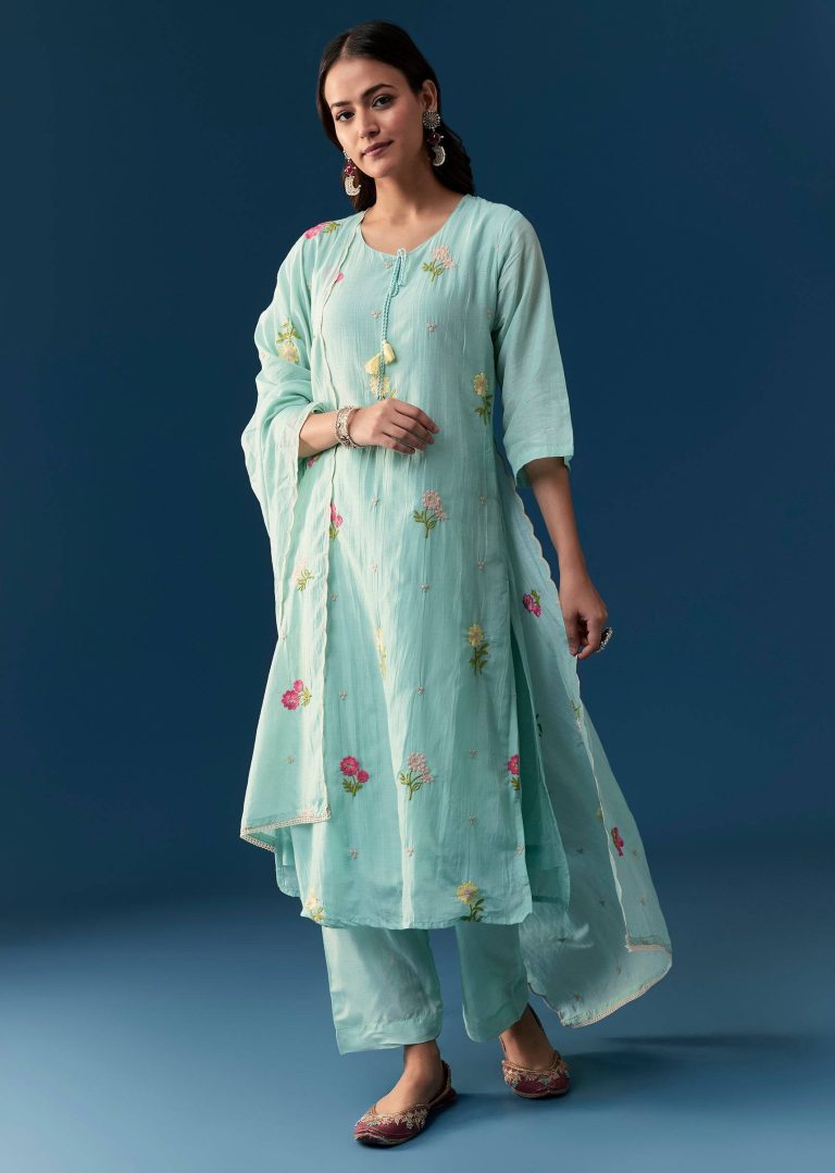 10 Ethnic Indian Outfits Every Woman Must Own | KALKI Fashion Blogs