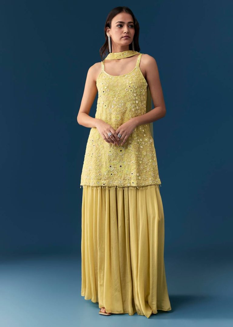 10 Ethnic Indian Outfits Every Woman Must Own | KALKI Fashion Blogs